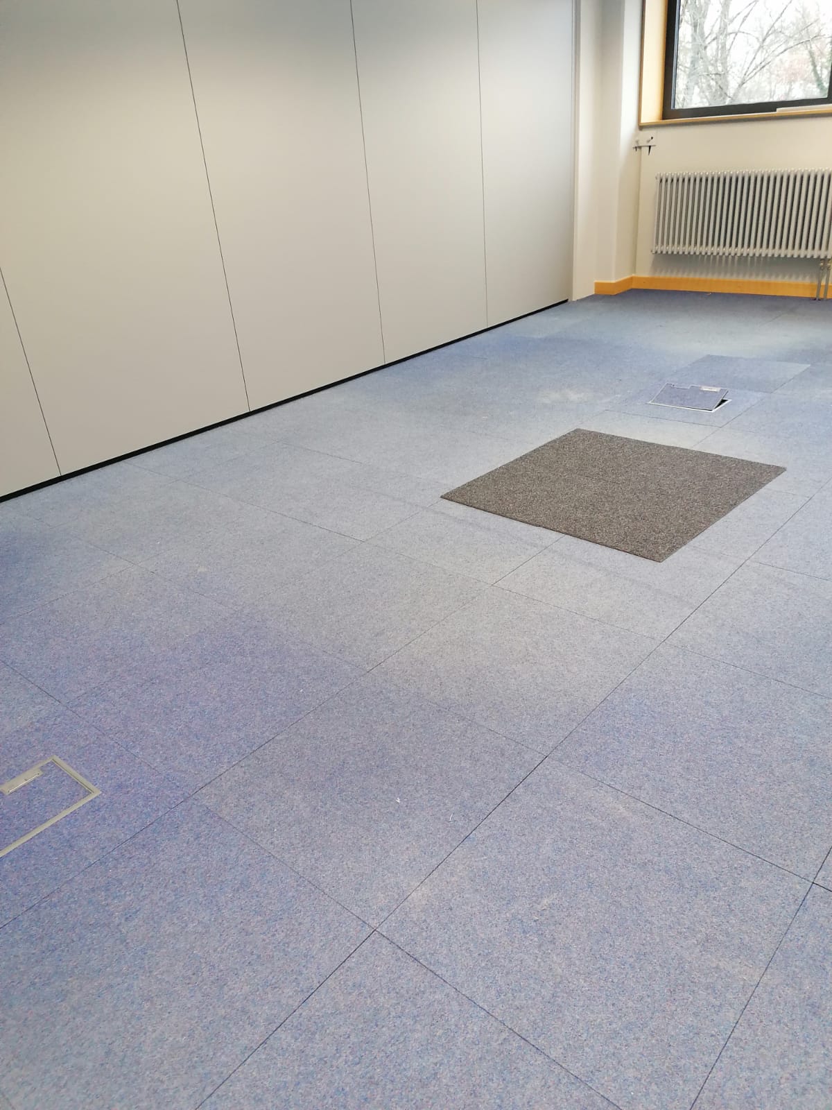 Doppelboden 600 qm wie neu - Raumausstattung Drebinger GmbH & Co. KG